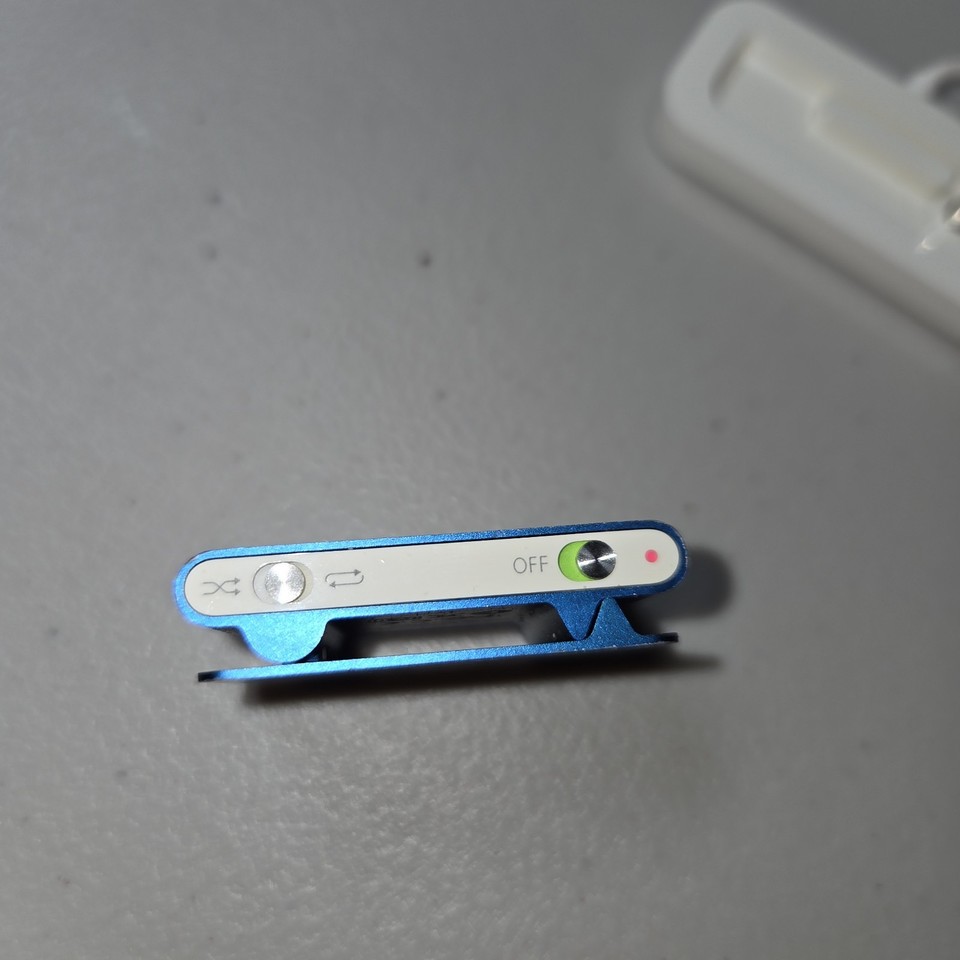 Apple iPod Shuffle 2nd Generation Blue Model A1204 1GB | eBay