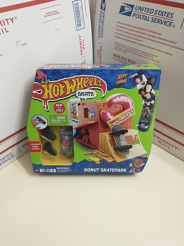2022 Hot Wheels Donut Skatepark Tony Hawk New For 2022 mini Skateboard ...