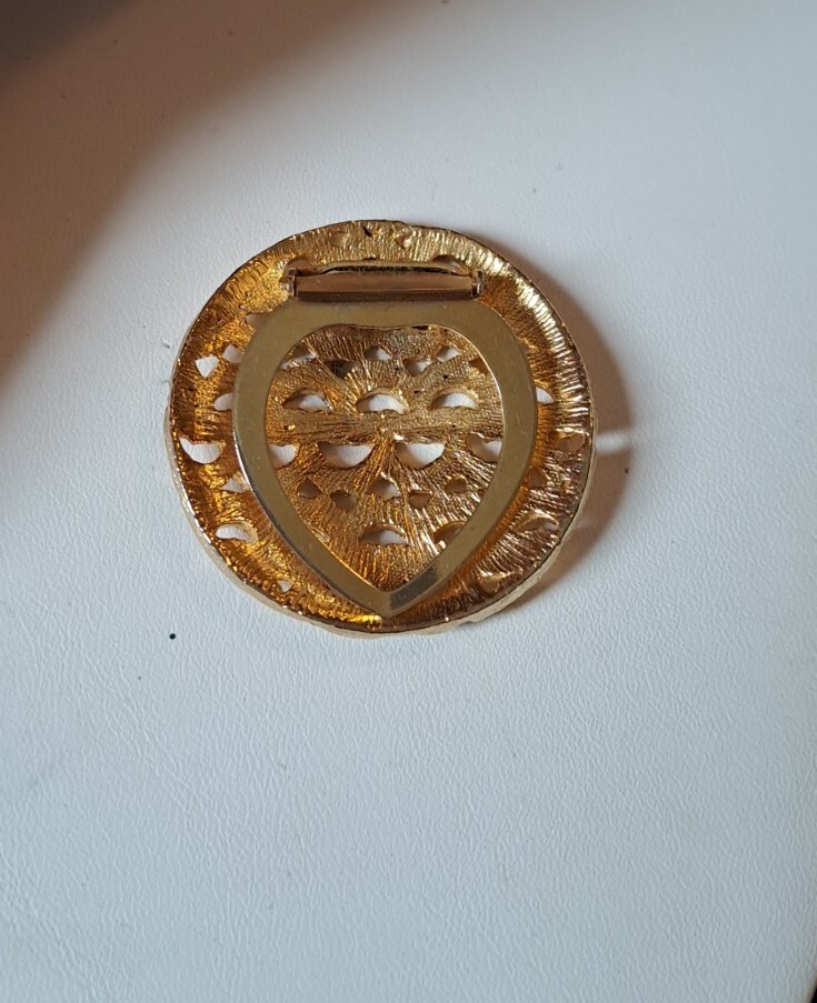 VINTAGE Scarf Ring Gold Tone Round Textured Swirly Pattern Quality ...