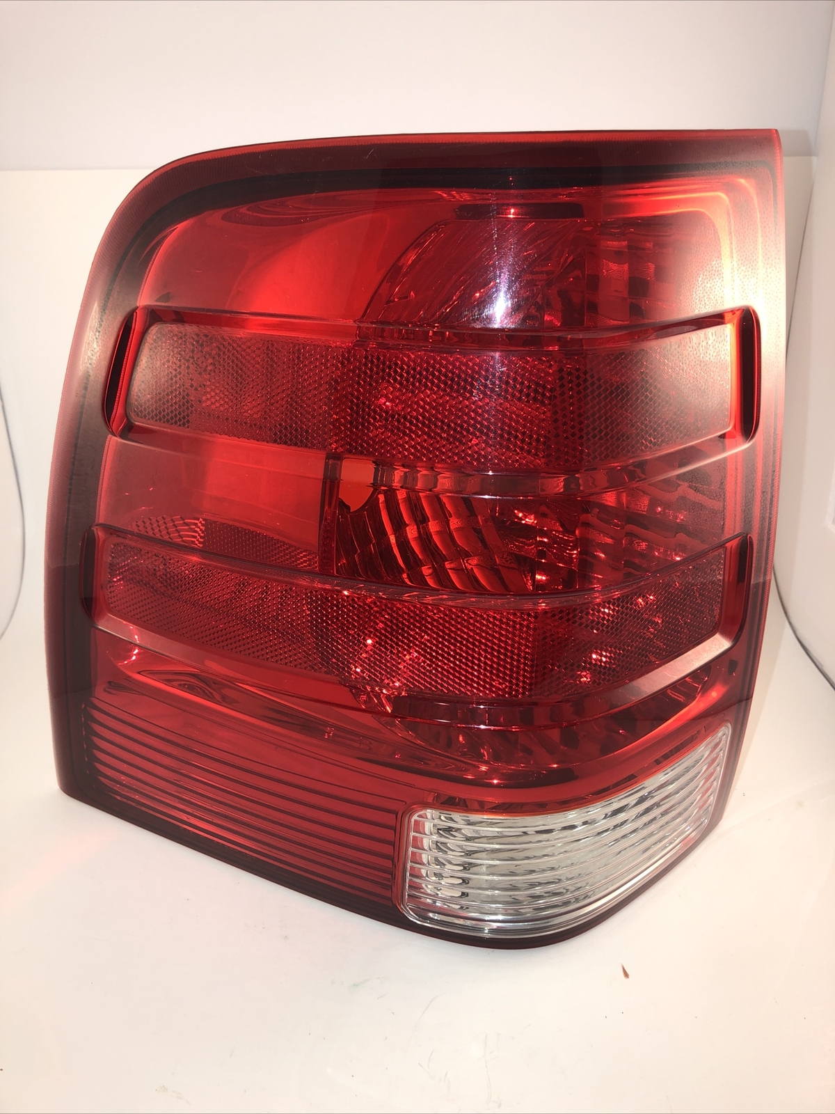 OEM 44ZH-1577A 2003 2004 2005 2006 FORD EXPEDITION LEFT REAR Tail Light ...