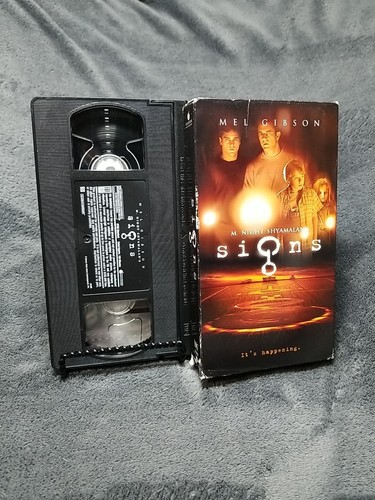 Signs VHS 2002 Mel Gibson Rory Culkin 786936197600 | eBay