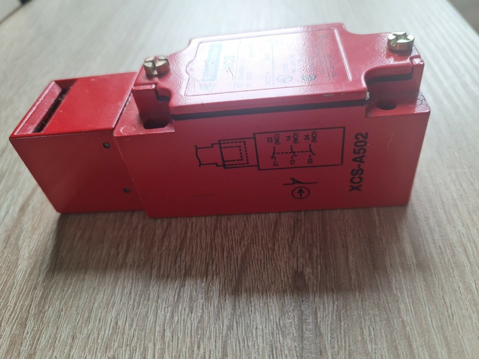 Telemecanique XCS A502 / XCSA502 | eBay