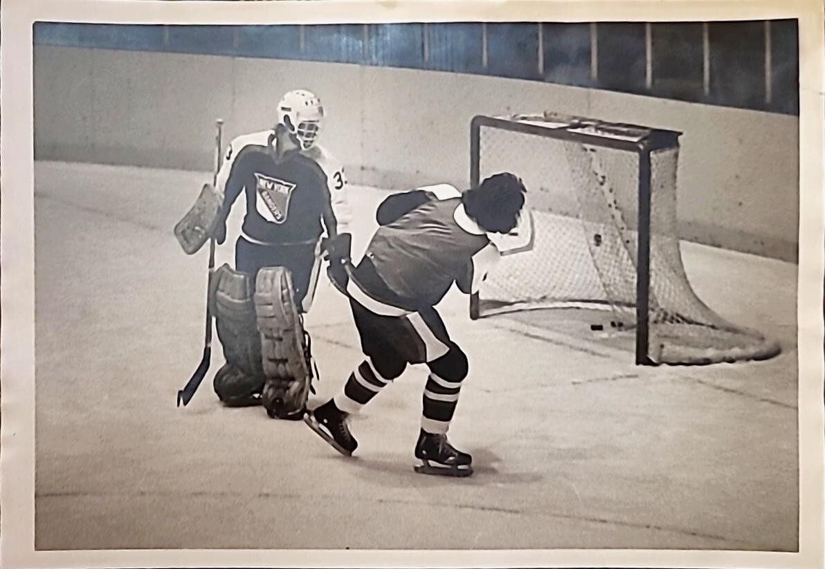 1976 GILLES GRATTON NHL HOCKEY GOALIE PHOTO DON MURDOCK NEW YORK ...