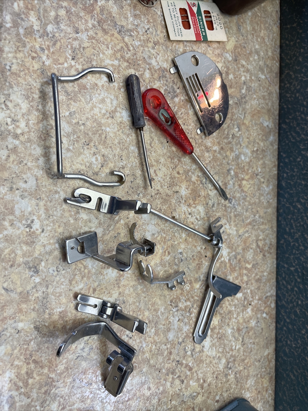 VINTAGE UNIVERSAL SUPER ZIGZAG SEWING MACHINE - MODEL AZZ JAPAN | eBay