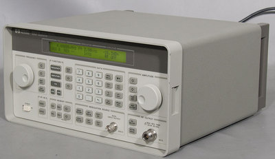 HP/Agilent 8647A Synthesized RF Signal Generator, 250 kHz to 1000 MHz ...