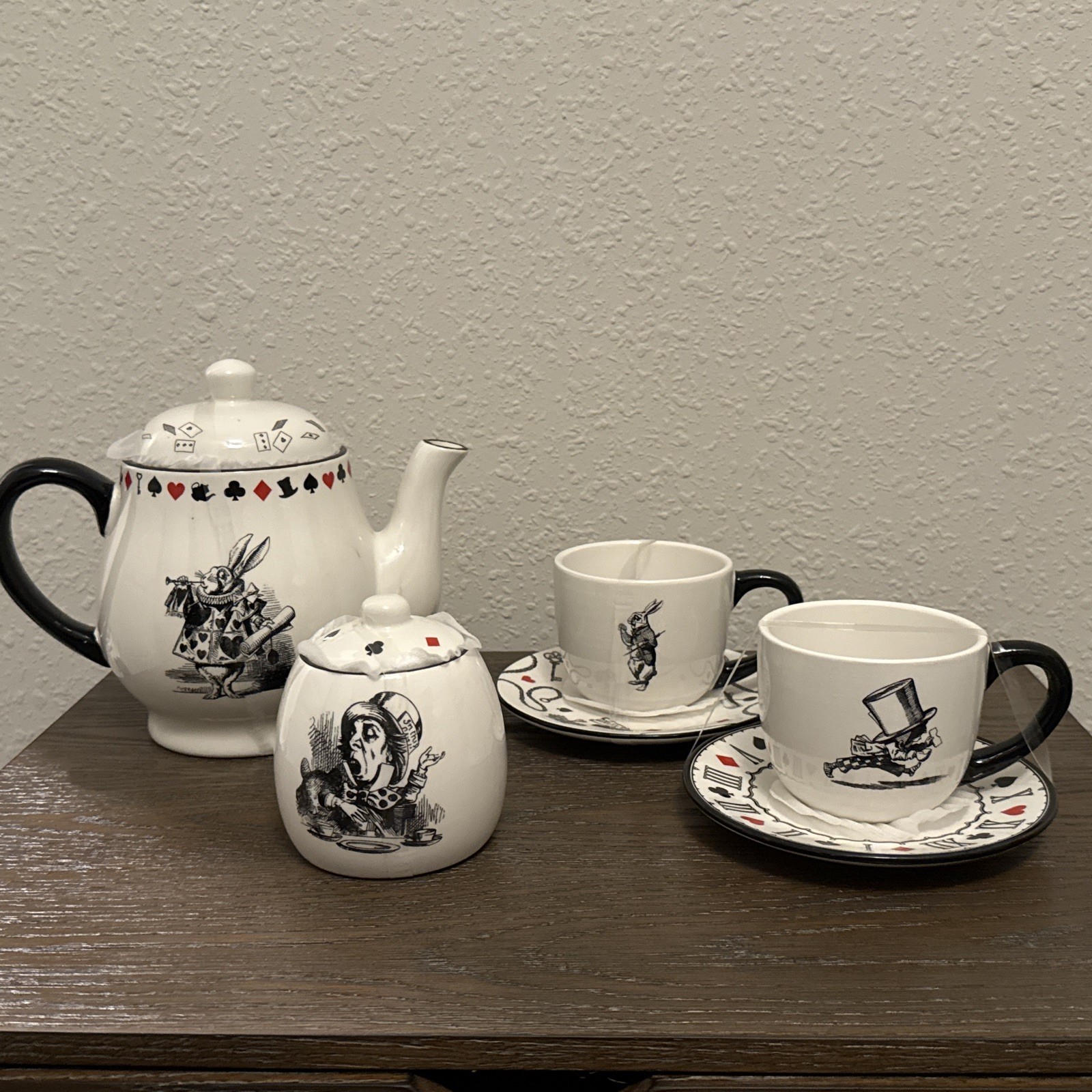 Michael's Ashland Alice in Wonderland Madhatter & White Rabbit Tea ...
