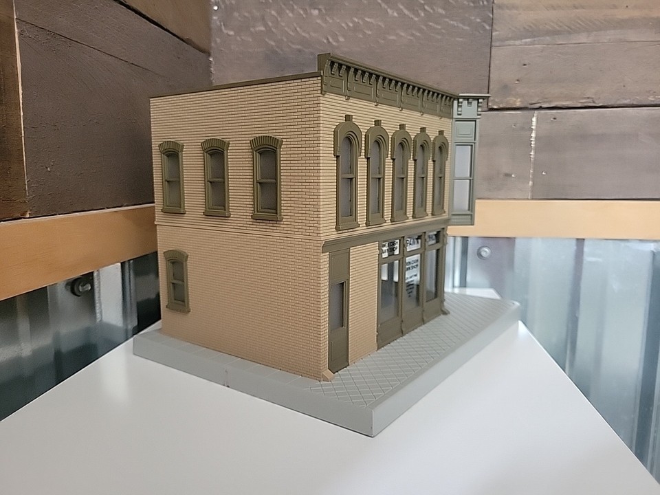 O Scale MTH PAWN SHOP OPPOSITE CORNER BUILDING ILLUMINATED w/BLINKING ...