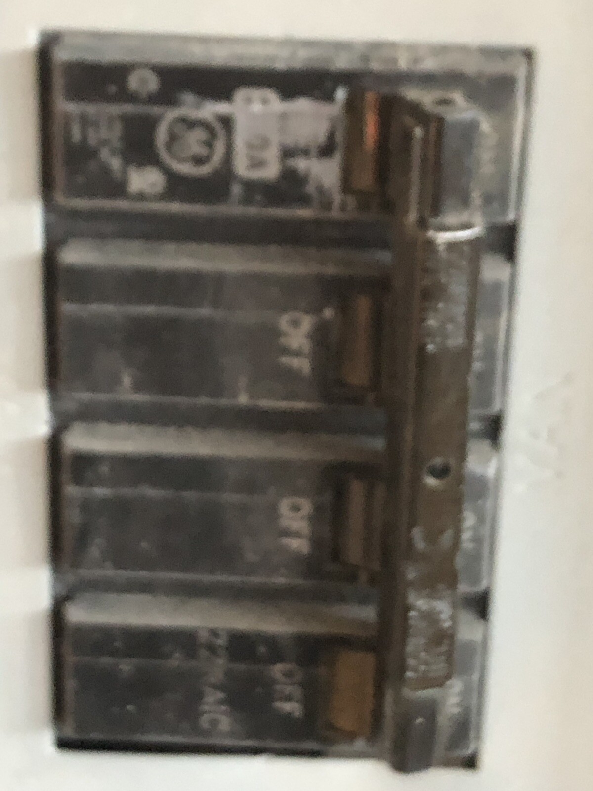 GENERAL ELECTRIC LOAD CENTER # TM4020CCU 120/240V. 200AMPS Type 1 ...