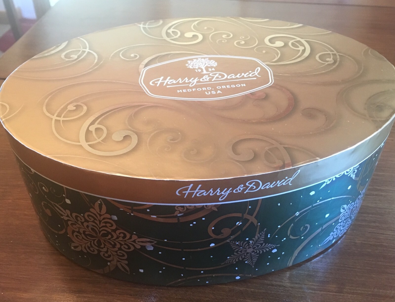 Harry and David Logo Oval gift storage box cardboard Gold green design ...