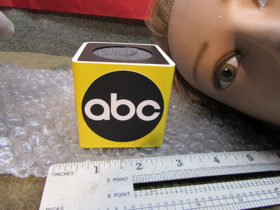 ESTATE* NOS VINTAGE ABC NEWS TV RADIO MIC FLAG CUBE ~ YELLOW | eBay