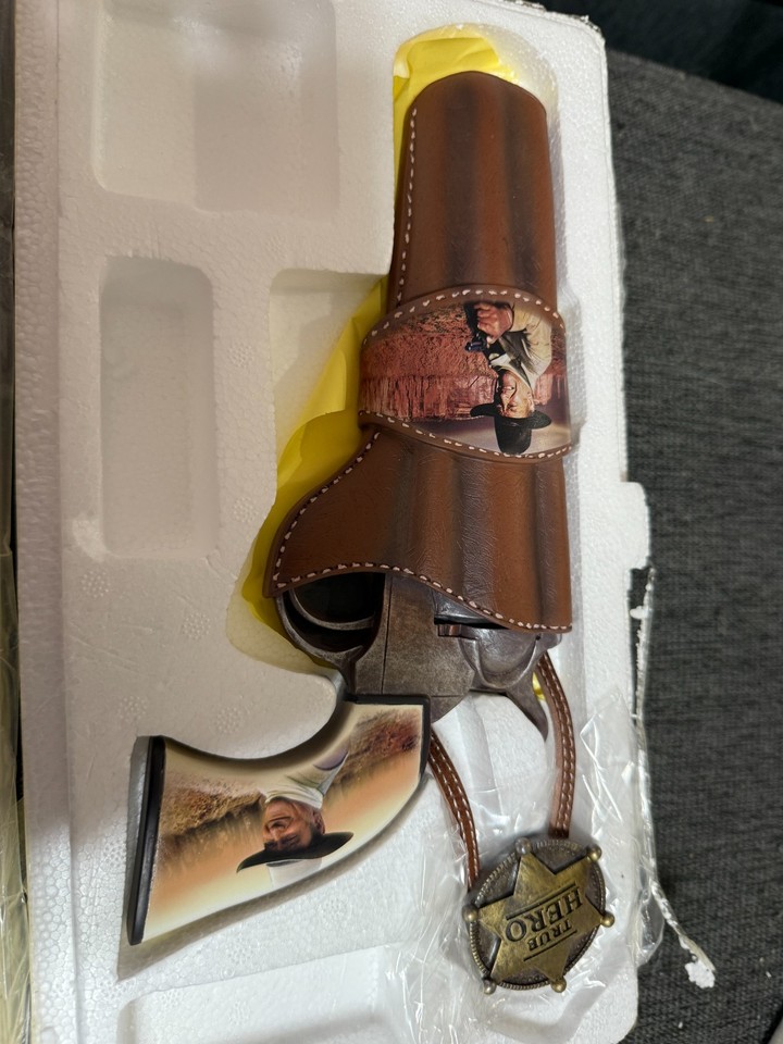 9x Bradford Exchange John Wayne Straight Shooter Gun Holster Wall ...
