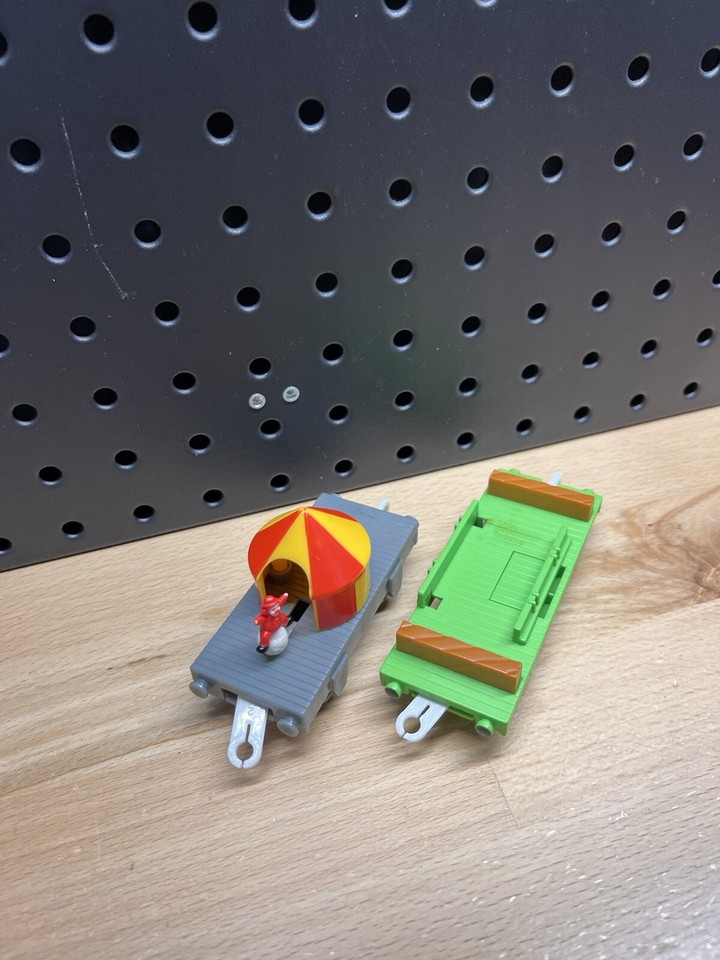 Thomas & Friends Trackmaster Cargo Lot 2 Empty Green Plarail Flatbed ...