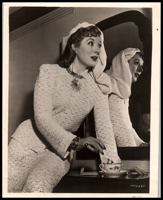 Hollywood Beauty GREER GARSON STYLISH POSE 1940s STUNNING PORTRAIT ...