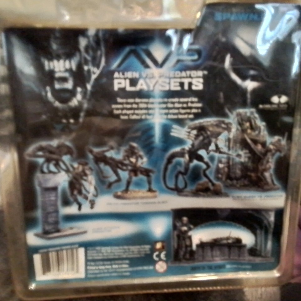 MCFARLANE ALIEN VS PREDATOR AVP PLAYSETS CELTIC PREDATOR THROWS ALIEN ...
