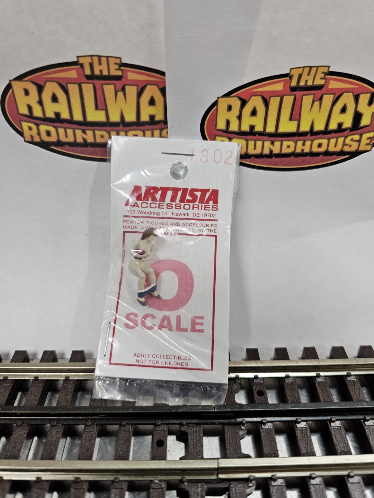 1302 Arttista / ARTISTA O Scale Figure People Painted Female Outhouse ...