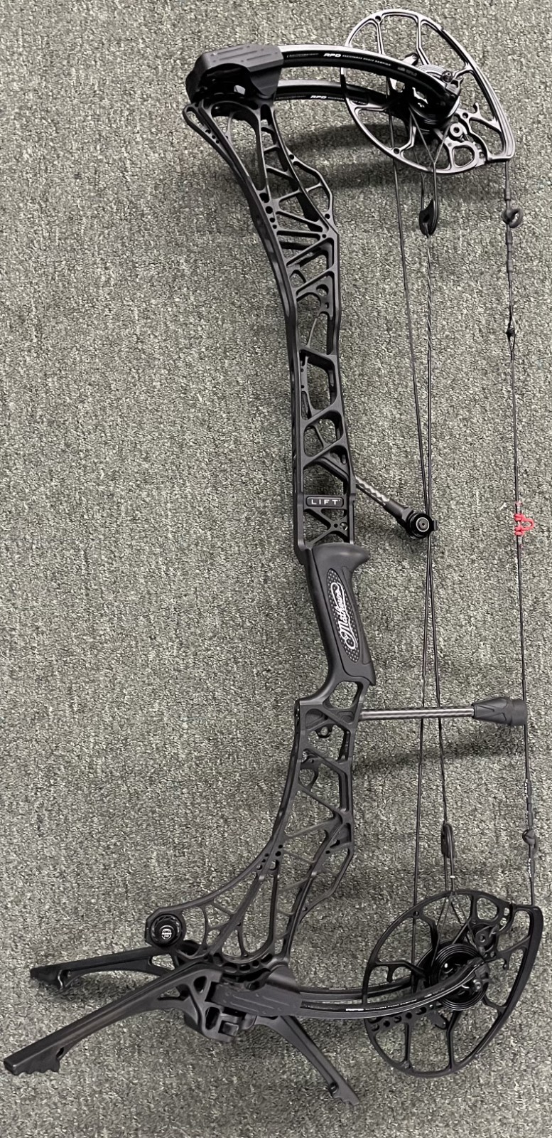 Mathews Lift 29.5 Compound Bow RH 29” 70# 85% With Limb Legs | eBay