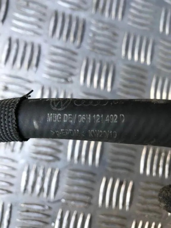 AUDI A4 8K2, B8 Schlauch Kühlung 06H121492D 2.00 Petrol 2012 30963654 ...