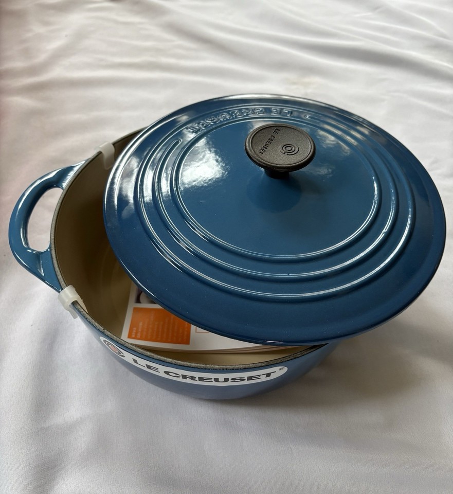 Le Creuset 2.75-Quart Enameled Cast Iron Round Dutch Oven 22cm ...
