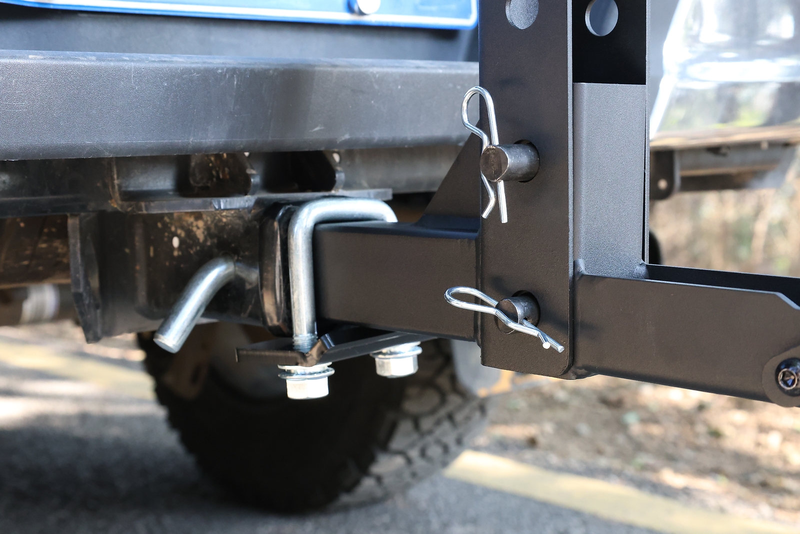 ELITEWILL Trash Can Hauler Hitch Trash Can Transporter for UTV with 2 ...