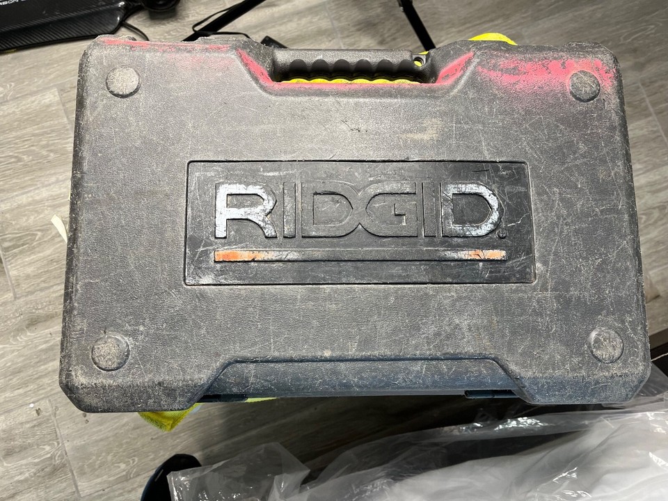 Ridgid RP 200-B Compact press tool 1 battery 1 charger 4 jaws, and the ...