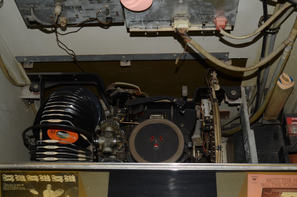 ROCK-OLA 442 Jukebox- Includes some 45's - 100% WORKING | eBay