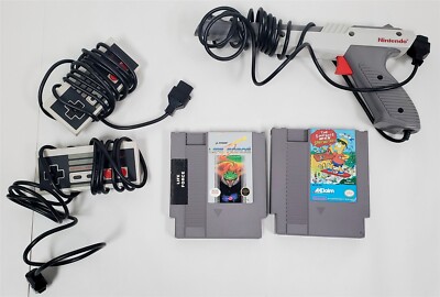 N-593 VINTAGE NINTENDO NES GAME AND ACCESSORY LOT-ZAPPER, CONTROLLERS ...