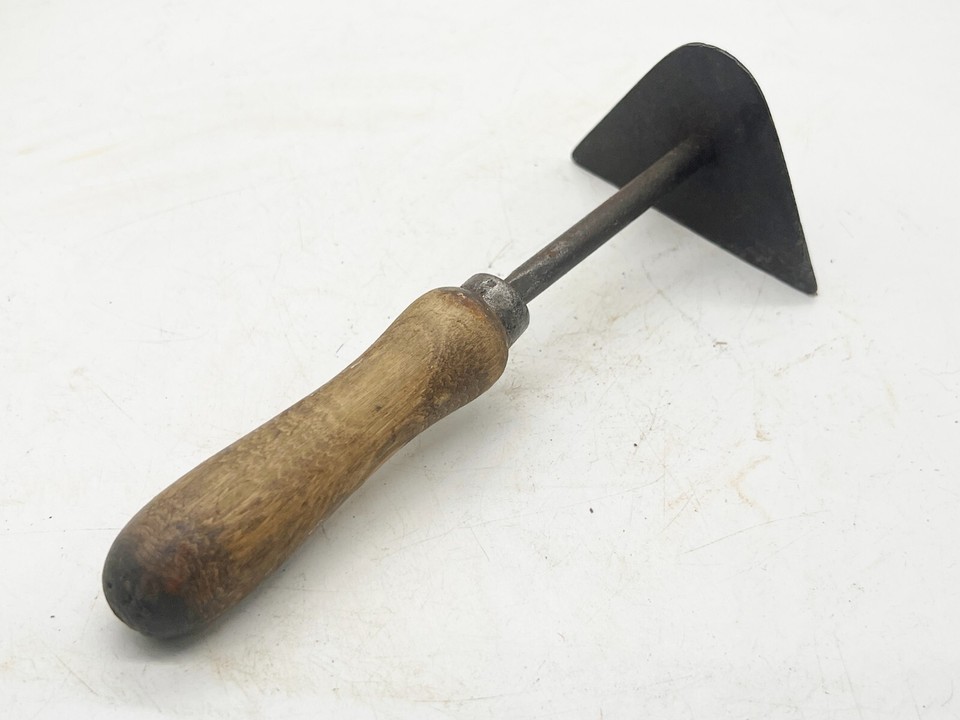 VINTAGE TRIANGLE PAINT SCRAPER DECORATING TOOL WOODEN HANDLE DIY | eBay UK