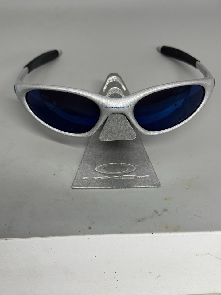 Brand New Oakley Minute 1.0 Gen 2 Silver W/Blue Iridium Lenses! Rare ...