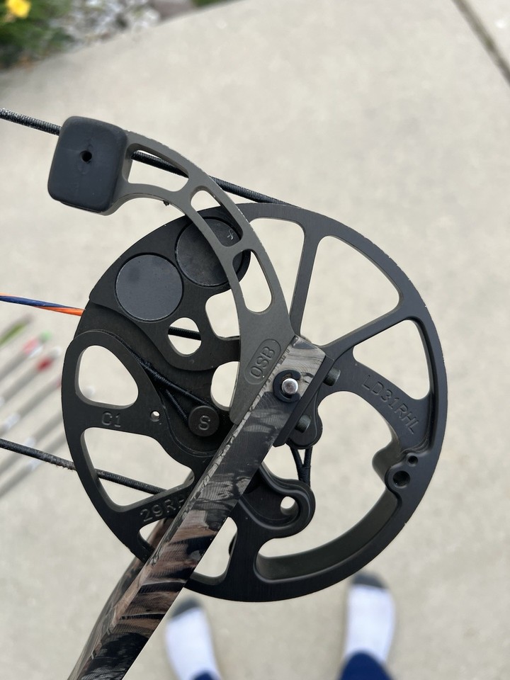 Matthews Solo Cam Switchback 33” RH Compound Bow Package 29” Draw ...