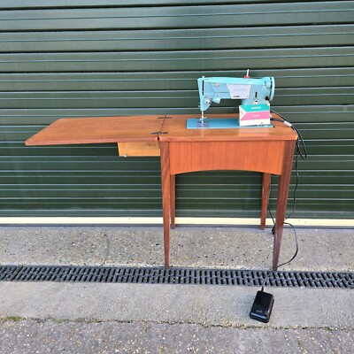 Vintage SINGER 327K Electric Sewing Machine Built into Hideaway Table ...