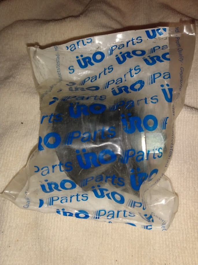 URO Parts 1233301475 Control Arm Bushing Kit | eBay