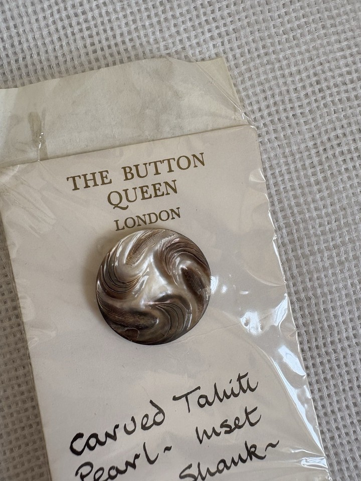 THE BUTTON QUEEN LONDON Carved Tahiti Pearl Inset Button. 3.25cm. Shank ...