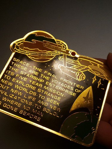 Vintage 1991 Star Trek Episodes Hollywood Pin Deluxe Display Plaque Pin ...