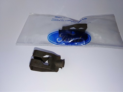 Ford Escort MK1 Mk2 Cortina Mk3 . Accelerator Rod Clip Genuine N.O.S ...