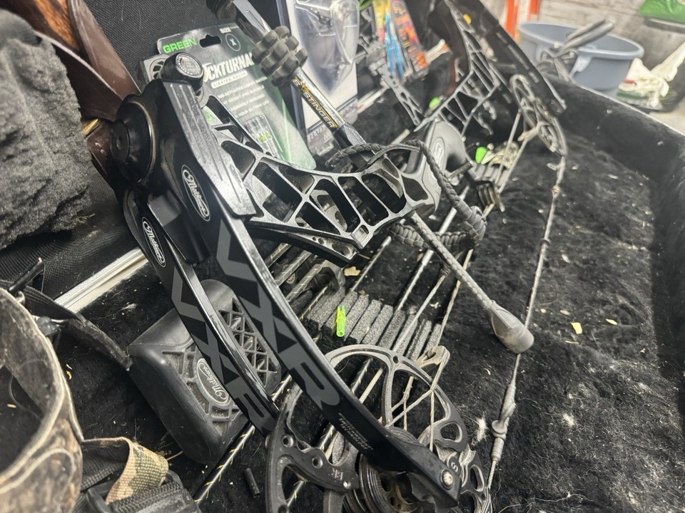 Mathews VXR Black Compound Bow Complete Set with Accessories, Case ...