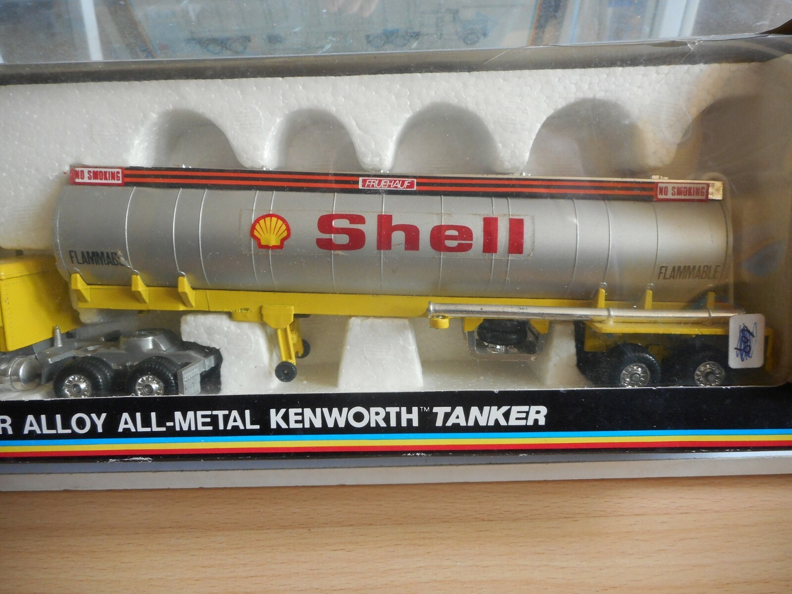 Playart / Shinsei Mini Power Kenworth + Trailer in Yellow/Grey on 1:64 ...