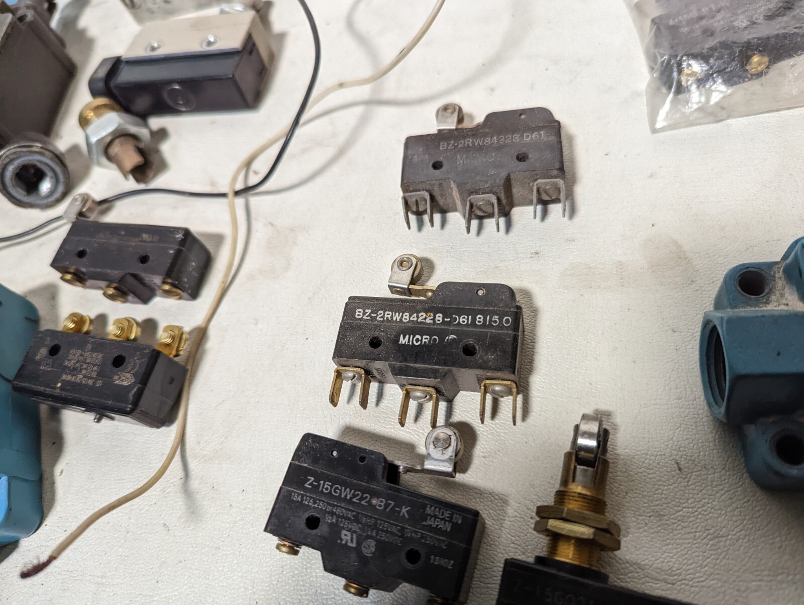 Lot of limit switch parts: mostly Micro Switch, also Crouzet, Schmersal ...