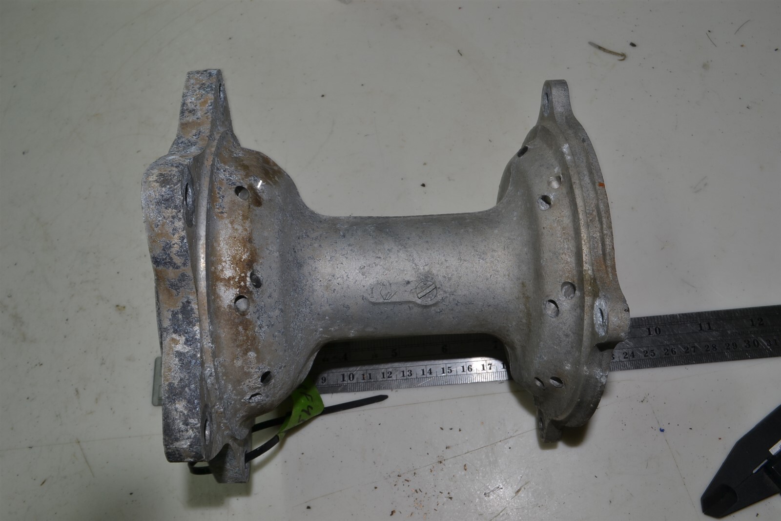 Honda CRF 250R 450R 250X 450X CR 125R Rear Wheel Center Hub 42635-KZ4 ...