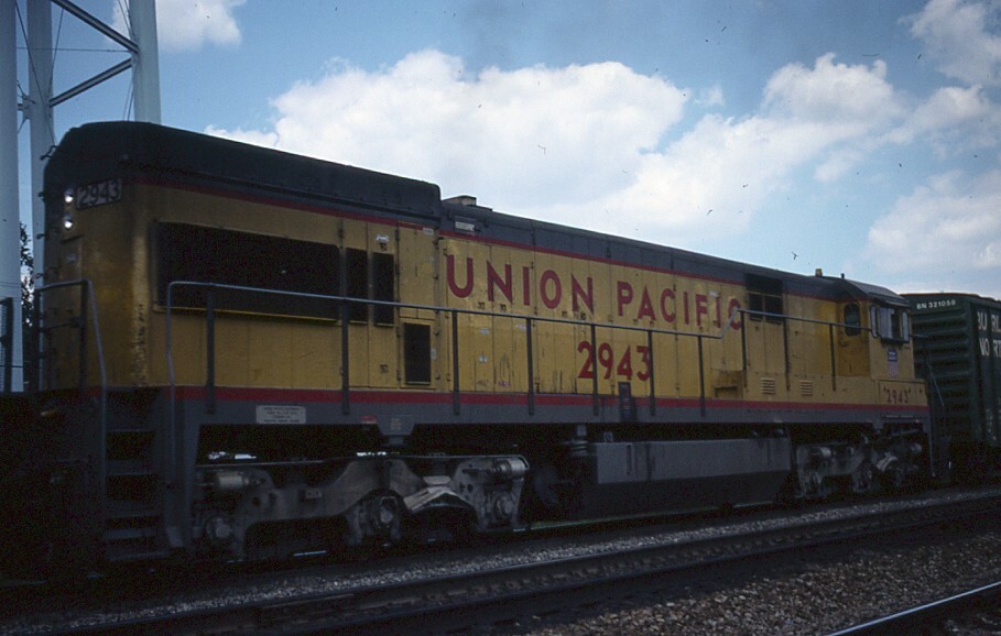 Railroad Slides - Union Pacific #2943 GE U30C Locomotive Clarendon ...