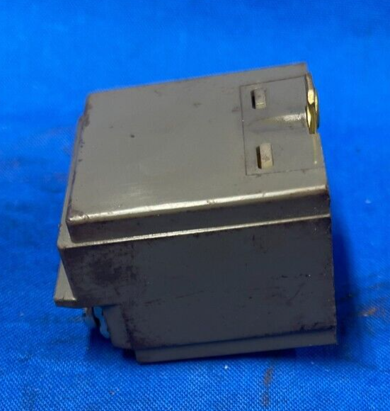 IZUMI PILOT SWITCH PRIMARY 200/220 VOLT 50/60 HZ LAMP 18 VOLT 2 WATT ...