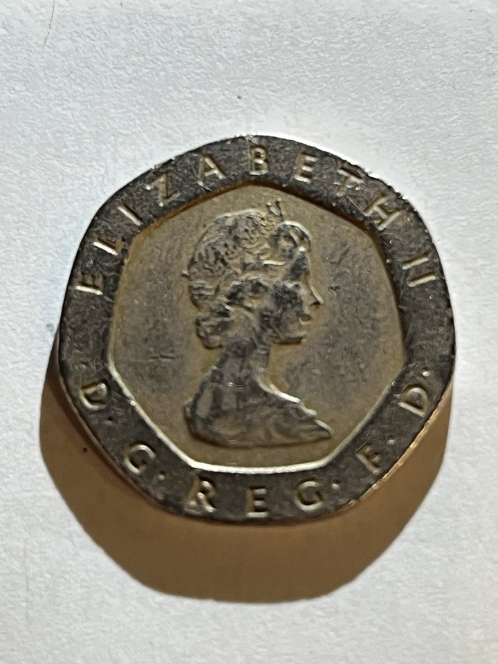 1982 QE2 Twenty Pence 20p coin original and genuine extremely rare ...