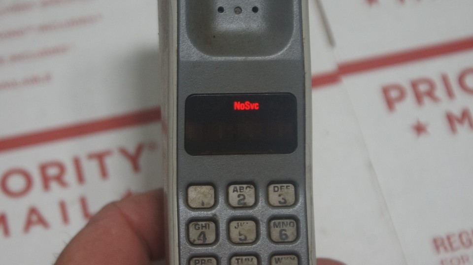 MOTOROLA ULTRA CLASSIC VINTAGE CELLULAR ONE PHONE W BATTERY ELIMINATOR ...