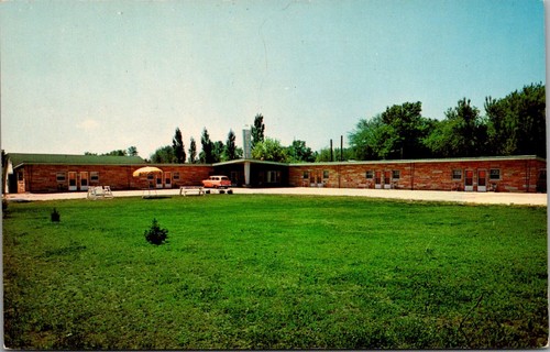 Postcard IL El Paso, Stage Stop Motel, Lester Pfister's Hybrid Corn ...