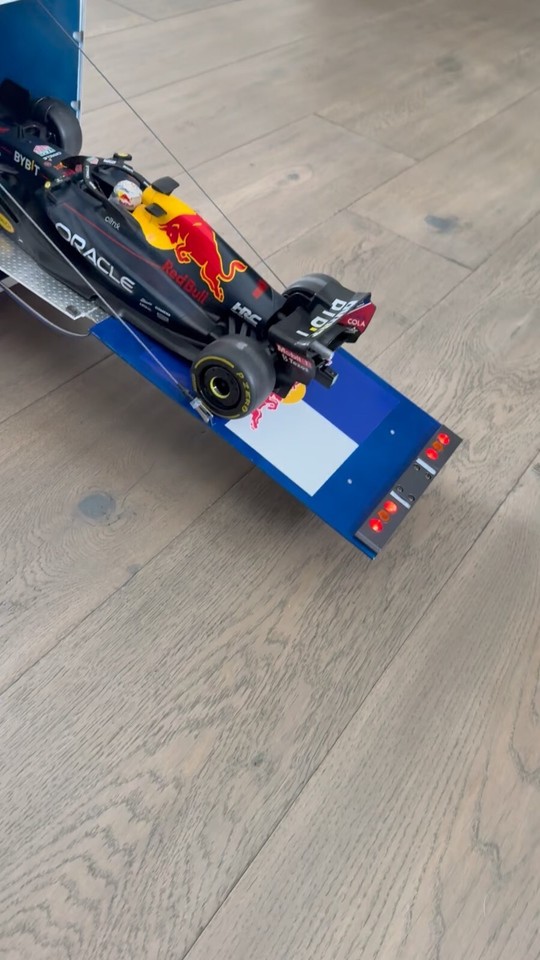 Tamiya Red Bull Racing Tractor Trailer with two Red Bull F1 cars | eBay