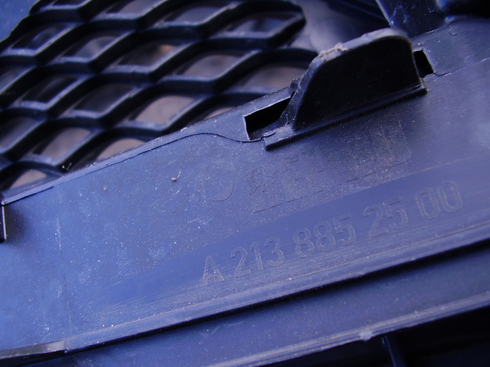 MERCEDES E CLASS AMG LOWER FRONT BUMPER TRIM+GRILLE A2138852500 READ ...