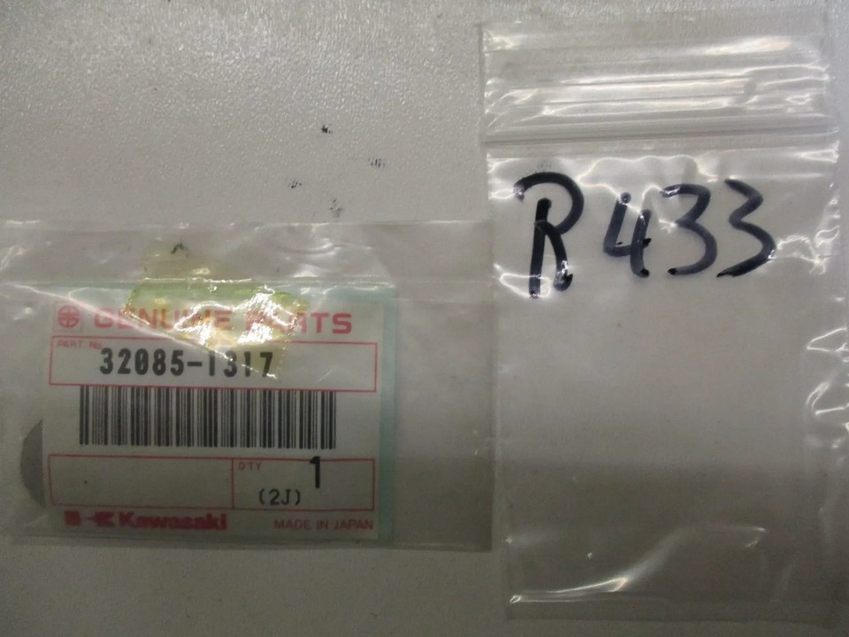 R433 Stoper Kawasaki ZZ-R 600 ZX600D Tensione catena 32085-1317 Schwing ...