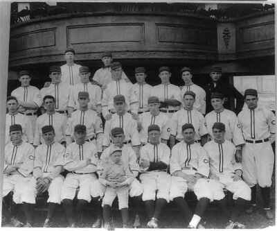Cincinnati Reds baseball team posed,1910,wearing baseball uniforms and ...