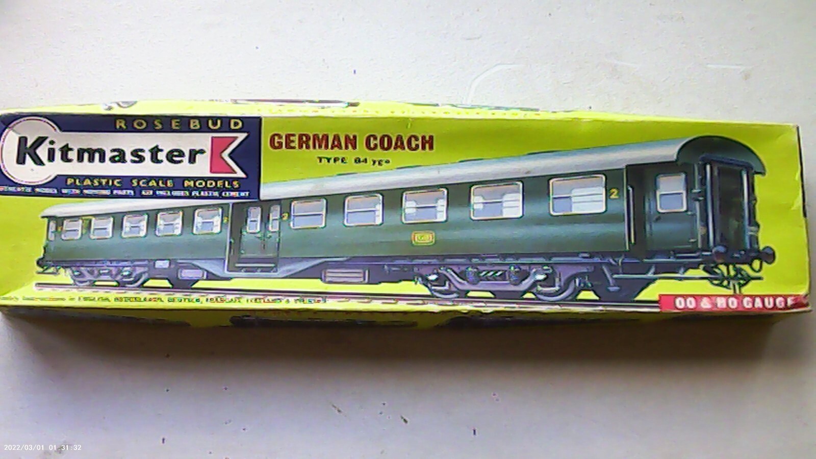 TRAINS - OO/HO SCALE - MODEL TRAIN CARRIAGES/WAGONS - VARIOUS ...