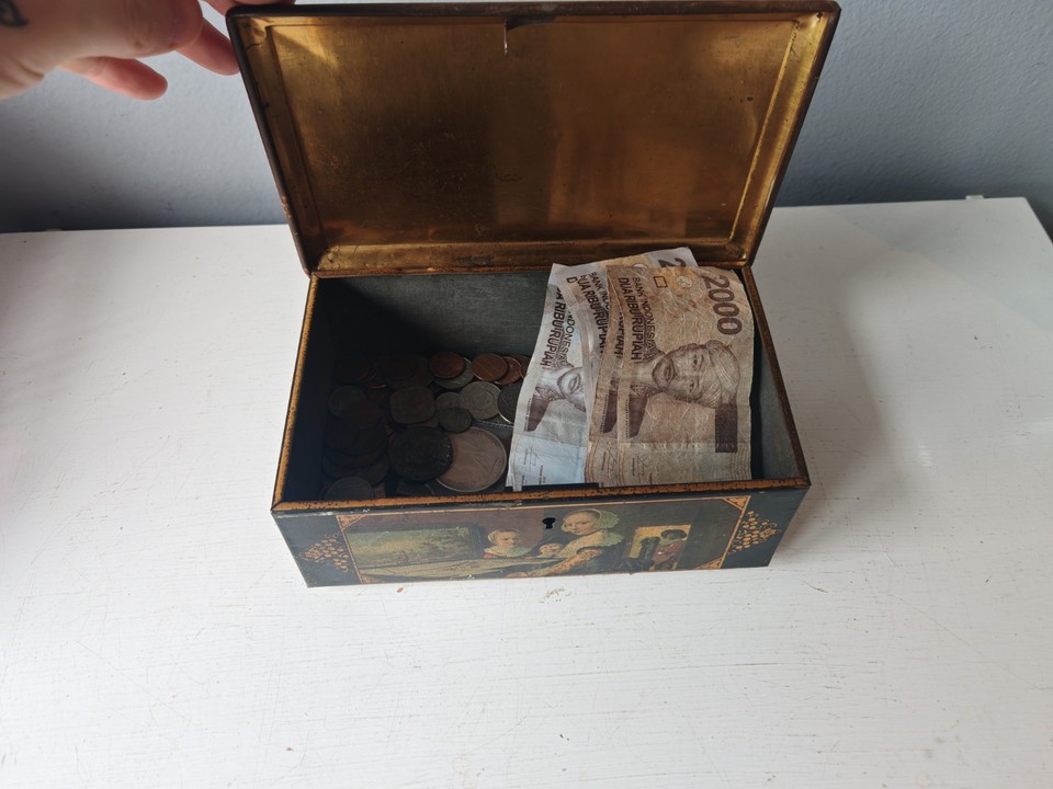 Vintage Tin Of Mixed World Coins and Banknotes Job Lot House Clearance ...