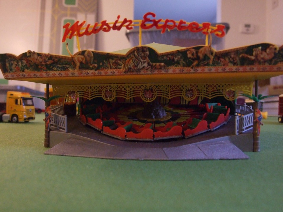 Faller Musik Express 1/76 scale Model Fairground Ride Non Motorised ...
